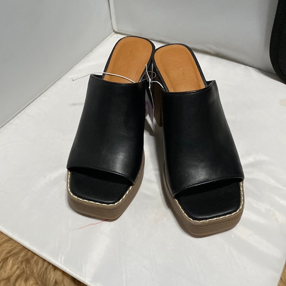 Universal Thread | Shoes | Universal Thread Black Gabby Clog Size 65 ...